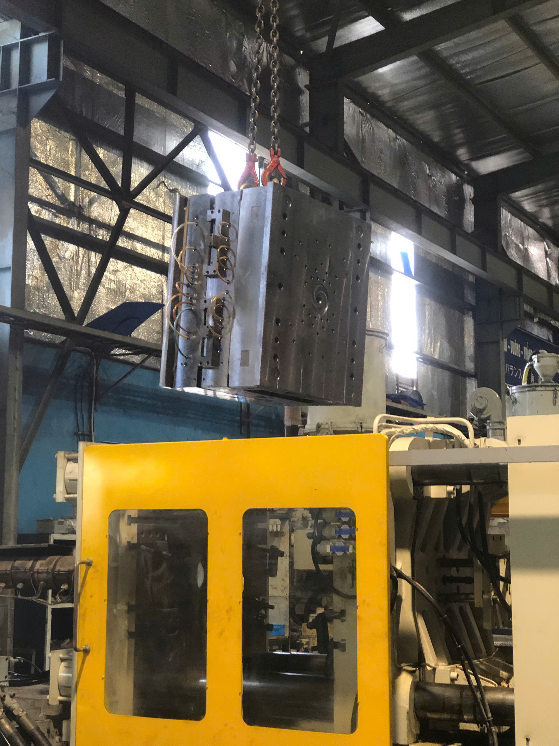 Selecting the Appropriate Plastic Molding Machine by Calculating Clamp ...